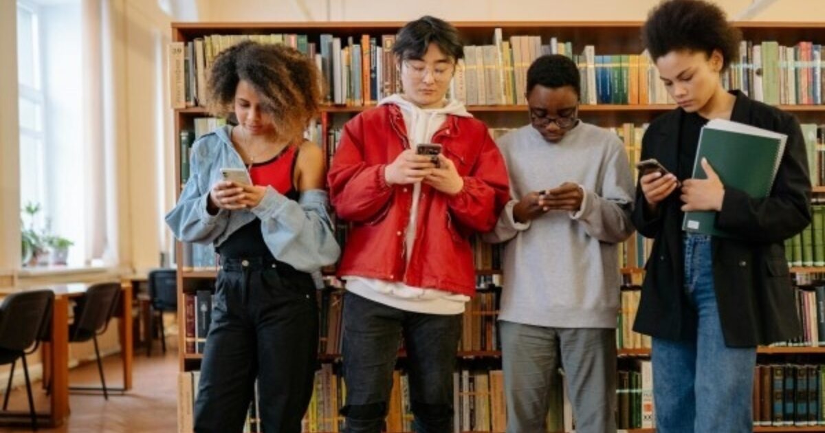 Cell Phone Bans in Schools: 5 Things to Consider | NGLC